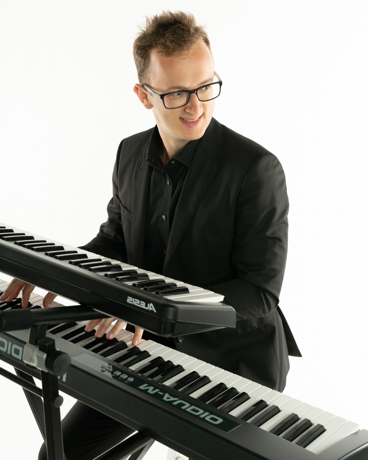 Alex Lamb - Nottingham-based pianist, accompanist, tutor and composer.