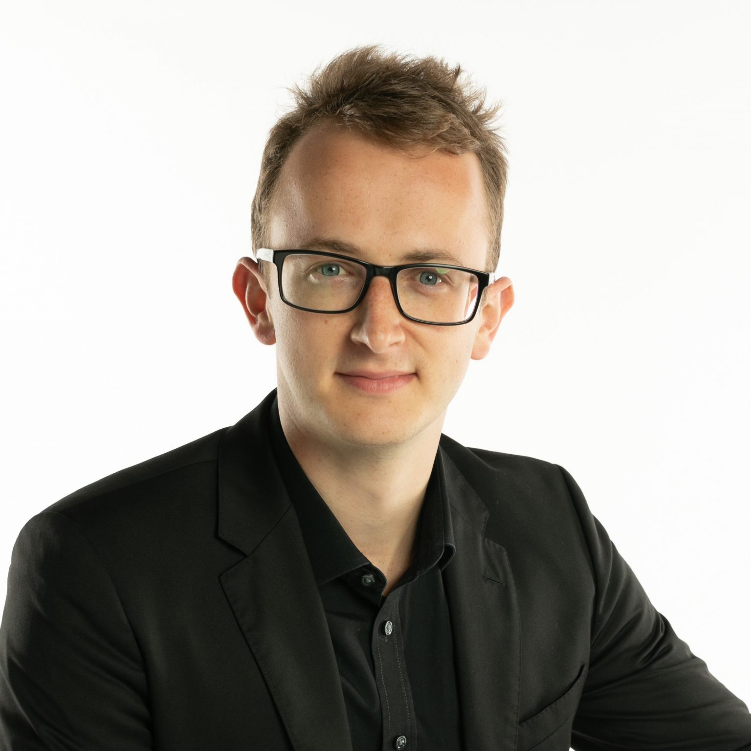 Alex Lamb - Nottingham-based pianist, accompanist, tutor and composer.